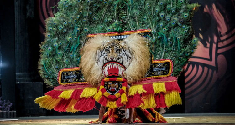 Gemuruh Dadak Merak di Panggung Global: Reog Ponorogo Resmi Jadi ...